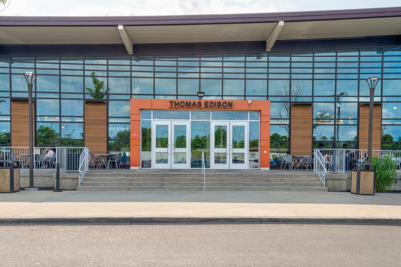 Thomas Edison Service Center - Projects - Sternberg