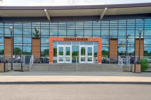 Thomas Edison Service Center - Projects - Sternberg